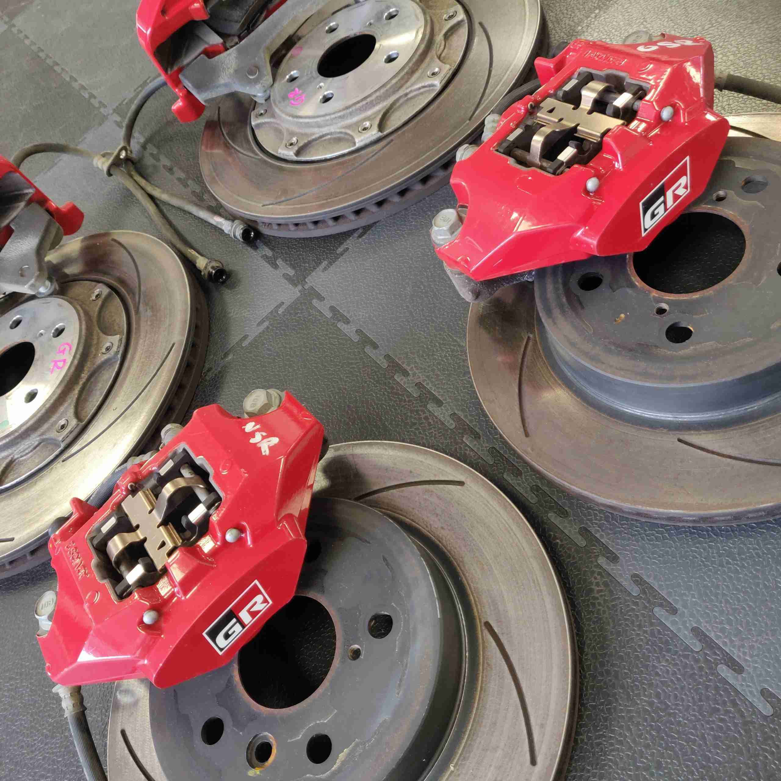 Toyota GR Yaris 2020+ – OEM Front & Rear Calipers & Brake Discs Set ...